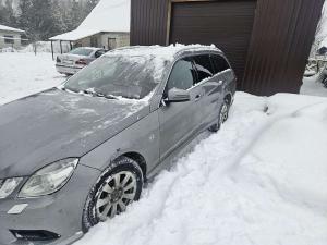 Zils Mercedes-Benz E 350 2011 Širvintos, ar dzinēja tilpumu 2.99 L un nobraukumu 400 tūkst. km par 4600 €, foto 3 vietnē AUTOMOTO.COM.LV