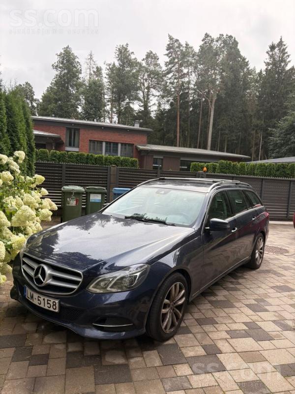 Blue Mercedes-Benz E 350 2014 in Jurmala, with an engine capacity of 3.00 L and mileage of 310 thousand km for 12500 €, photo 1 on AUTOMOTO.COM.LV