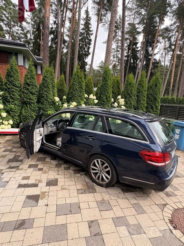Blue Mercedes-Benz E 350 2014 in Jurmala, with an engine capacity of 3.00 L and mileage of 310 thousand km for 12500 €, photo 8 on AUTOMOTO.COM.LV
