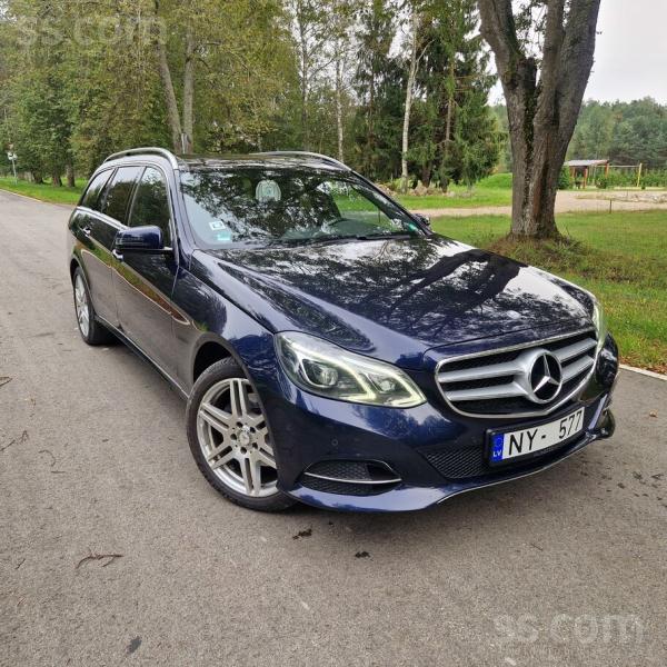 Blue Mercedes-Benz E 350 2015 in Riga, with an engine capacity of 3.00 L and mileage of 257 thousand km for 12950 €, photo 1 on AUTOMOTO.COM.LV