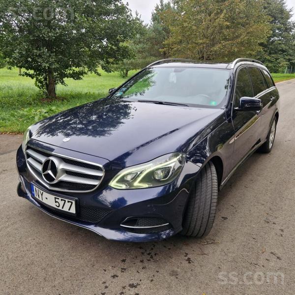 Blue Mercedes-Benz E 350 2015 in Riga, with an engine capacity of 3.00 L and mileage of 257 thousand km for 12950 €, photo 2 on AUTOMOTO.COM.LV
