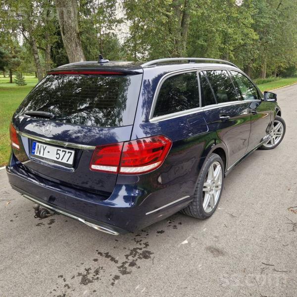 Blue Mercedes-Benz E 350 2015 in Riga, with an engine capacity of 3.00 L and mileage of 257 thousand km for 12950 €, photo 4 on AUTOMOTO.COM.LV