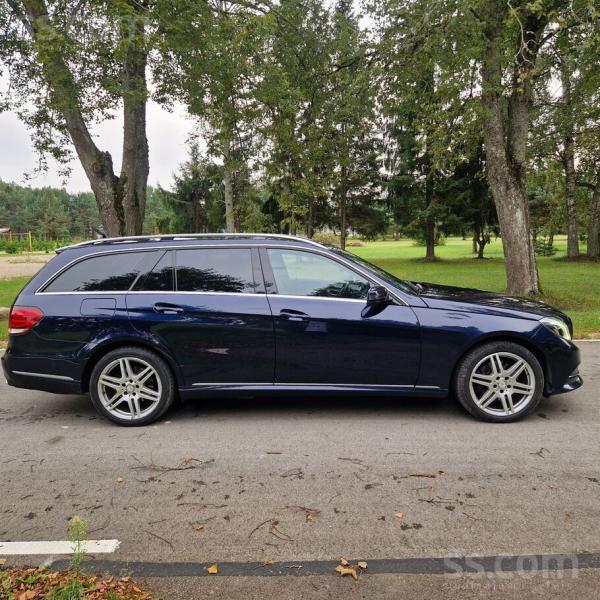 Blue Mercedes-Benz E 350 2015 in Riga, with an engine capacity of 3.00 L and mileage of 257 thousand km for 12950 €, photo 7 on AUTOMOTO.COM.LV