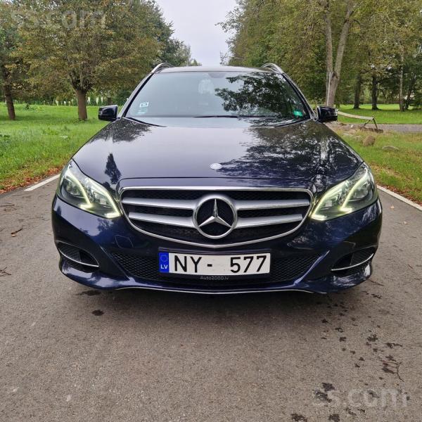 Blue Mercedes-Benz E 350 2015 in Riga, with an engine capacity of 3.00 L and mileage of 257 thousand km for 12950 €, photo 8 on AUTOMOTO.COM.LV