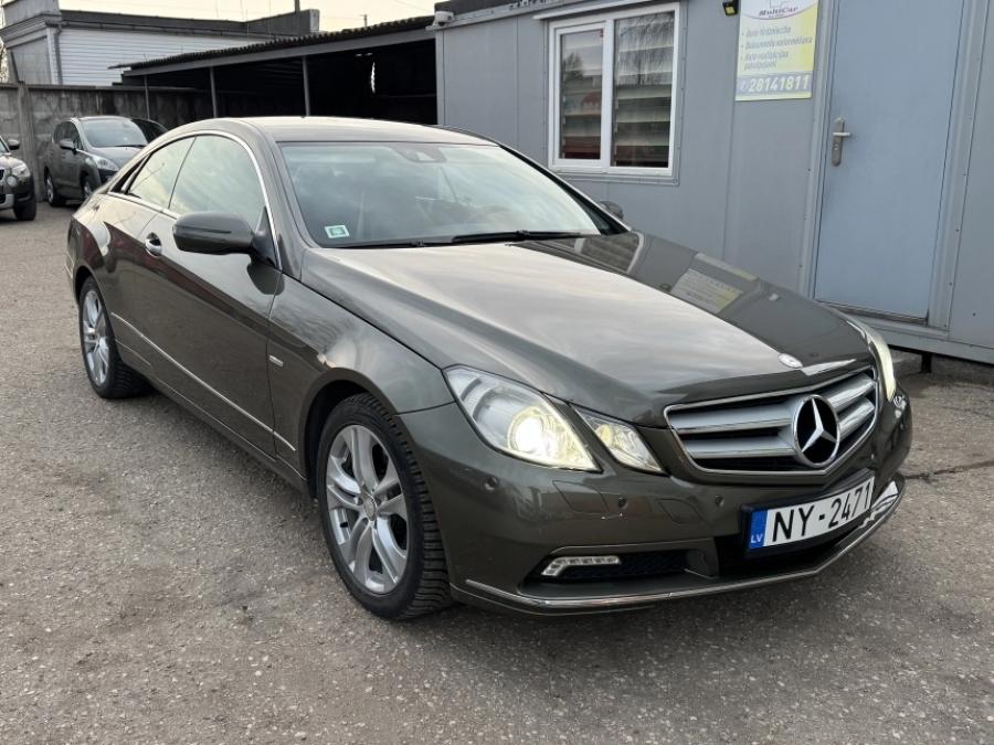 Brown Mercedes-Benz E 350 2009 in Riga, with an engine capacity of 3.00 L and mileage of 123 thousand km for 13500 €, photo 4 on AUTOMOTO.COM.LV