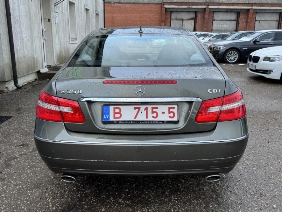 Brown Mercedes-Benz E 350 2009 in Riga, with an engine capacity of 3.00 L and mileage of 123 thousand km for 13500 €, photo 18 on AUTOMOTO.COM.LV
