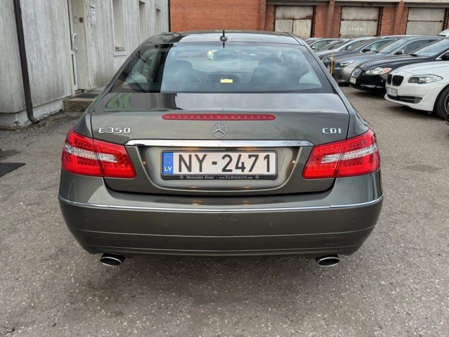 Brown Mercedes-Benz E 350 2009 in Riga, with an engine capacity of 3.00 L and mileage of 123 thousand km for 13500 €, photo 26 on AUTOMOTO.COM.LV