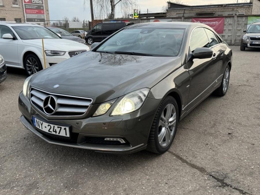 Brown Mercedes-Benz E 350 2009 in Riga, with an engine capacity of 3.00 L and mileage of 123 thousand km for 13500 €, photo 32 on AUTOMOTO.COM.LV