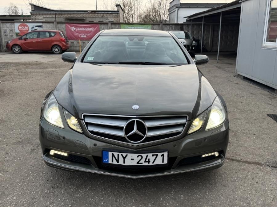 Brown Mercedes-Benz E 350 2009 in Riga, with an engine capacity of 3.00 L and mileage of 123 thousand km for 13500 €, photo 34 on AUTOMOTO.COM.LV