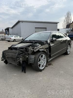 Brūns Mercedes-Benz E 350 2011 Kuldīga, ar dzinēja tilpumu 3.00 L un nobraukumu 406 tūkst. km par 3950 €, foto 6 vietnē AUTOMOTO.COM.LV