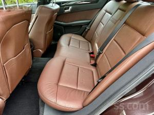 Brown Mercedes-Benz E 350 2010 in Riga, with an engine capacity of 3.50 L and mileage of 197 thousand km for 8970 €, photo 15 on AUTOMOTO.COM.LV