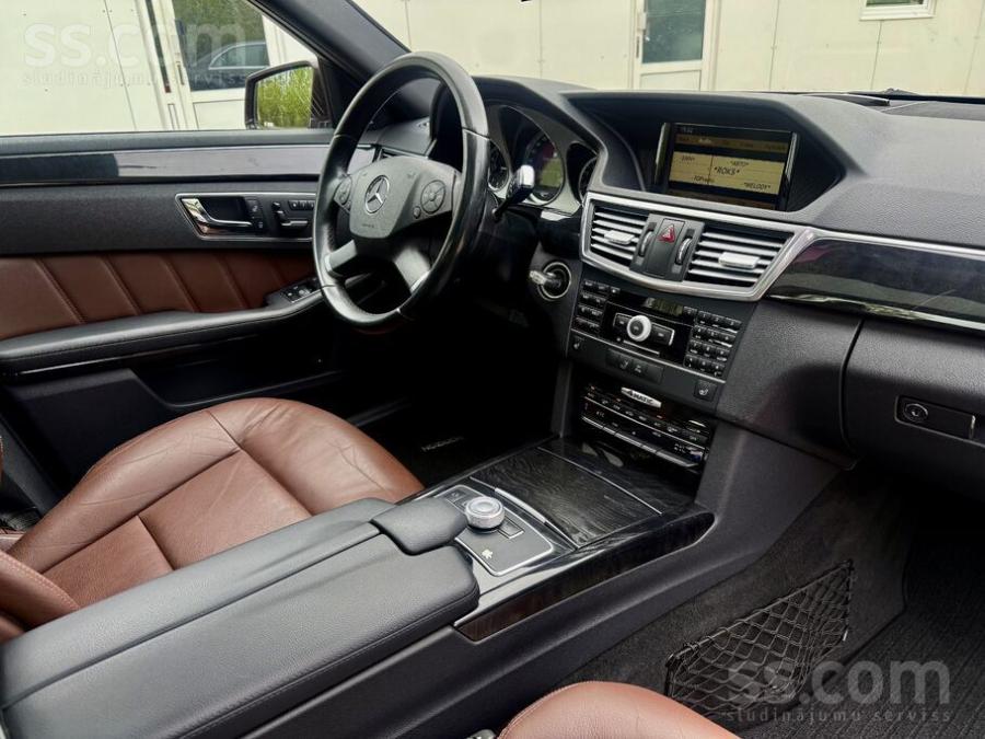 Brown Mercedes-Benz E 350 2010 in Riga, with an engine capacity of 3.50 L and mileage of 197 thousand km for 8970 €, photo 20 on AUTOMOTO.COM.LV