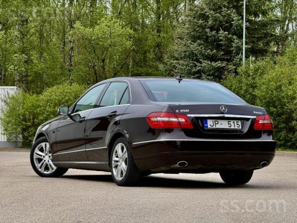 Brown Mercedes-Benz E 350 2010 in Riga, with an engine capacity of 3.50 L and mileage of 197 thousand km for 8590 €, photo 4 on AUTOMOTO.COM.LV