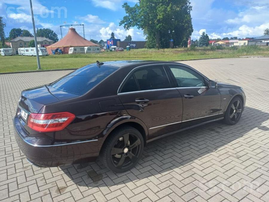 Brown Mercedes-Benz E 350 2011 in Valmiera, with an engine capacity of 3.00 L and mileage of 390 thousand km for 7700 €, photo 1 on AUTOMOTO.COM.LV
