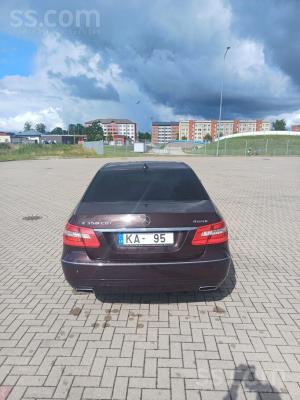 Brown Mercedes-Benz E 350 2011 in Valmiera, with an engine capacity of 3.00 L and mileage of 390 thousand km for 7700 €, photo 4 on AUTOMOTO.COM.LV