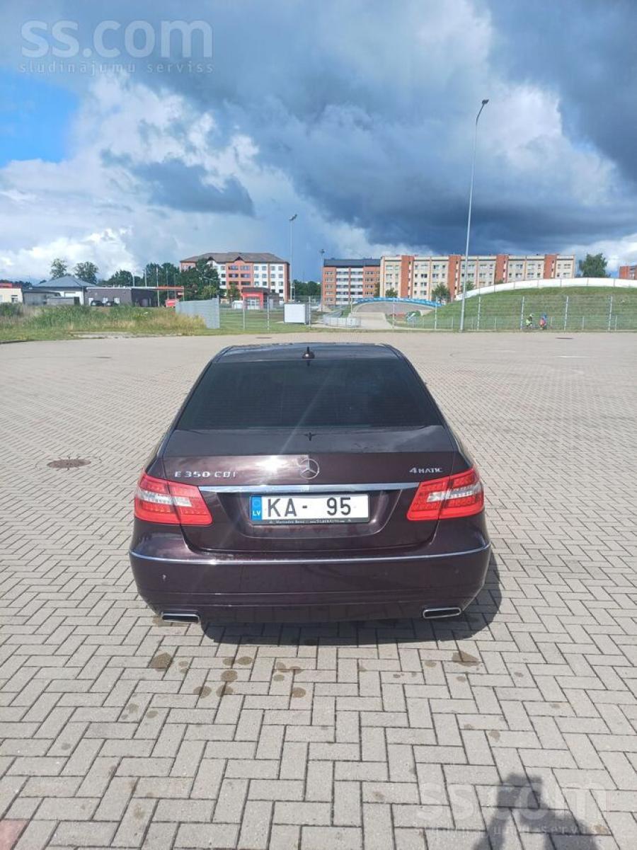 Brown Mercedes-Benz E 350 2011 in Valmiera, with an engine capacity of 3.00 L and mileage of 390 thousand km for 7700 €, photo 4 on AUTOMOTO.COM.LV