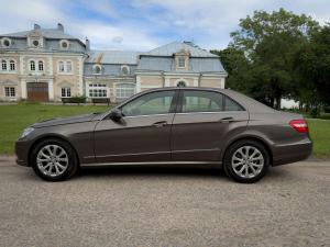 Brown Mercedes-Benz E 350 2013 in Vilnius, with an engine capacity of 3.50 L and mileage of 156 thousand km for 12900 €, photo 3 on AUTOMOTO.COM.LV
