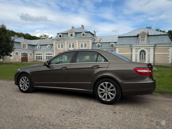 Brūns Mercedes-Benz E 350 2013 Viļņa, ar dzinēja tilpumu 3.50 L un nobraukumu 156 tūkst. km par 12900 €, foto 3 vietnē AUTOMOTO.COM.LV