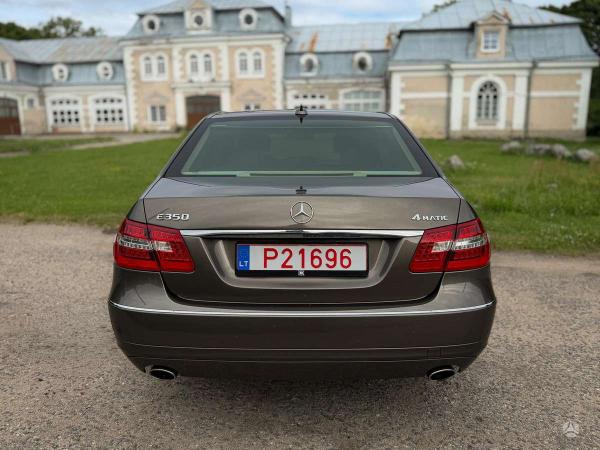 Brūns Mercedes-Benz E 350 2013 Viļņa, ar dzinēja tilpumu 3.50 L un nobraukumu 156 tūkst. km par 12900 €, foto 5 vietnē AUTOMOTO.COM.LV