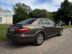 Brown Mercedes-Benz E 350 2013 in Vilnius, with an engine capacity of 3.50 L and mileage of 156 thousand km for 12900 €, photo 7 on AUTOMOTO.COM.LV