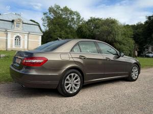 Brown Mercedes-Benz E 350 2013 in Vilnius, with an engine capacity of 3.50 L and mileage of 156 thousand km for 12900 €, photo 8 on AUTOMOTO.COM.LV