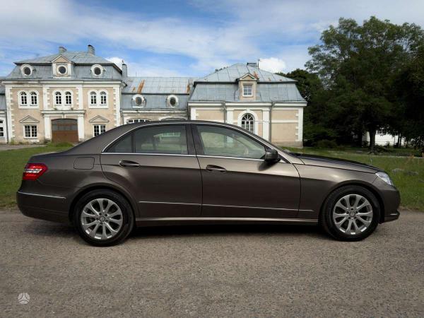 Brūns Mercedes-Benz E 350 2013 Viļņa, ar dzinēja tilpumu 3.50 L un nobraukumu 156 tūkst. km par 12900 €, foto 8 vietnē AUTOMOTO.COM.LV