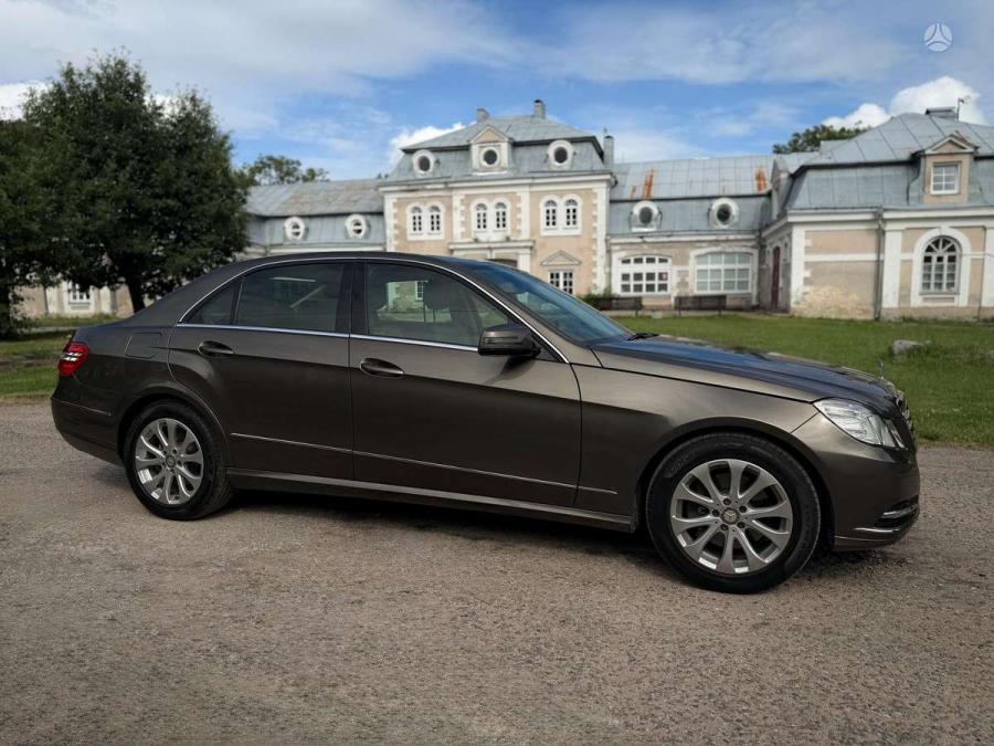 Brown Mercedes-Benz E 350 2013 in Vilnius, with an engine capacity of 3.50 L and mileage of 156 thousand km for 12900 €, photo 10 on AUTOMOTO.COM.LV