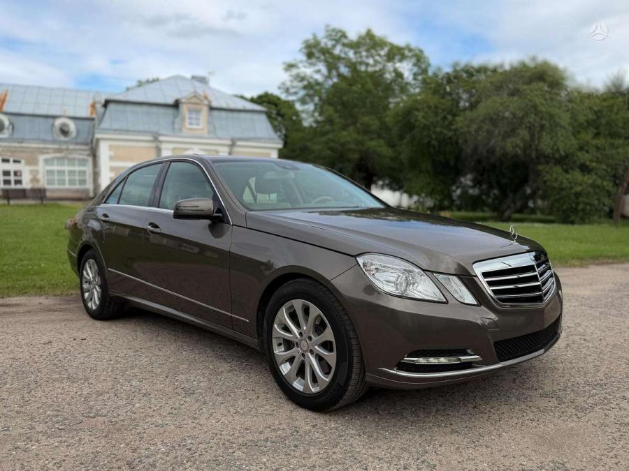 Brown Mercedes-Benz E 350 2013 in Vilnius, with an engine capacity of 3.50 L and mileage of 156 thousand km for 12900 €, photo 11 on AUTOMOTO.COM.LV