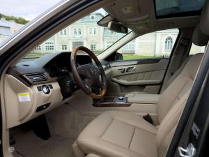 Brown Mercedes-Benz E 350 2013 in Vilnius, with an engine capacity of 3.50 L and mileage of 156 thousand km for 12900 €, photo 15 on AUTOMOTO.COM.LV