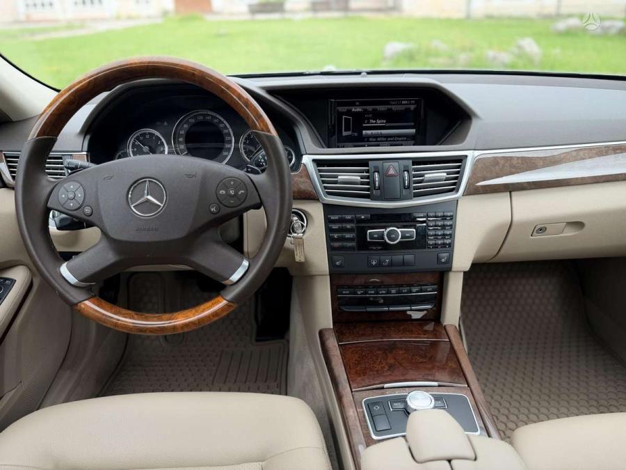 Brown Mercedes-Benz E 350 2013 in Vilnius, with an engine capacity of 3.50 L and mileage of 156 thousand km for 12900 €, photo 17 on AUTOMOTO.COM.LV