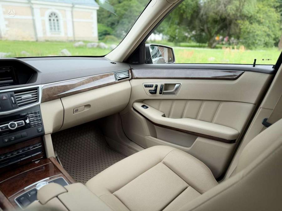 Brown Mercedes-Benz E 350 2013 in Vilnius, with an engine capacity of 3.50 L and mileage of 156 thousand km for 12900 €, photo 18 on AUTOMOTO.COM.LV