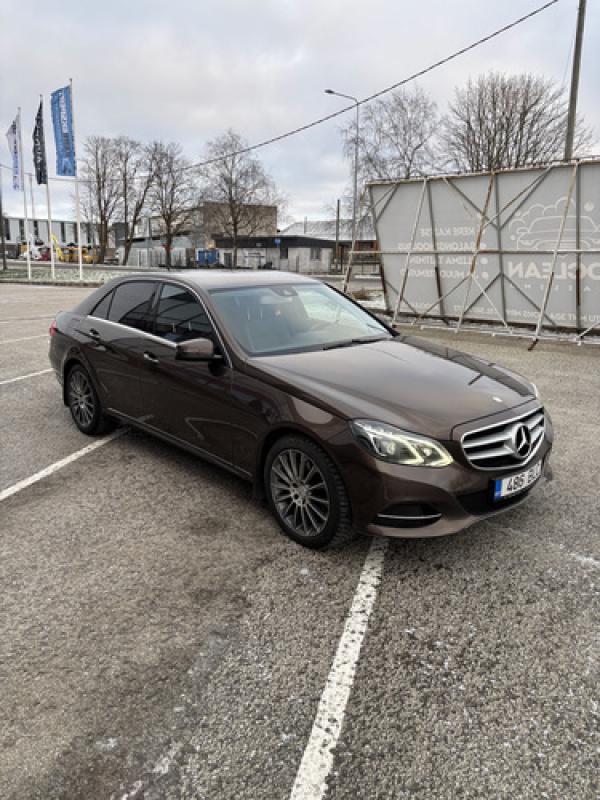 Brown Mercedes-Benz E 350 2014 in Johvi, with an engine capacity of 3.00 L and mileage of 230 thousand km for 15300 €, photo 2 on AUTOMOTO.COM.LV