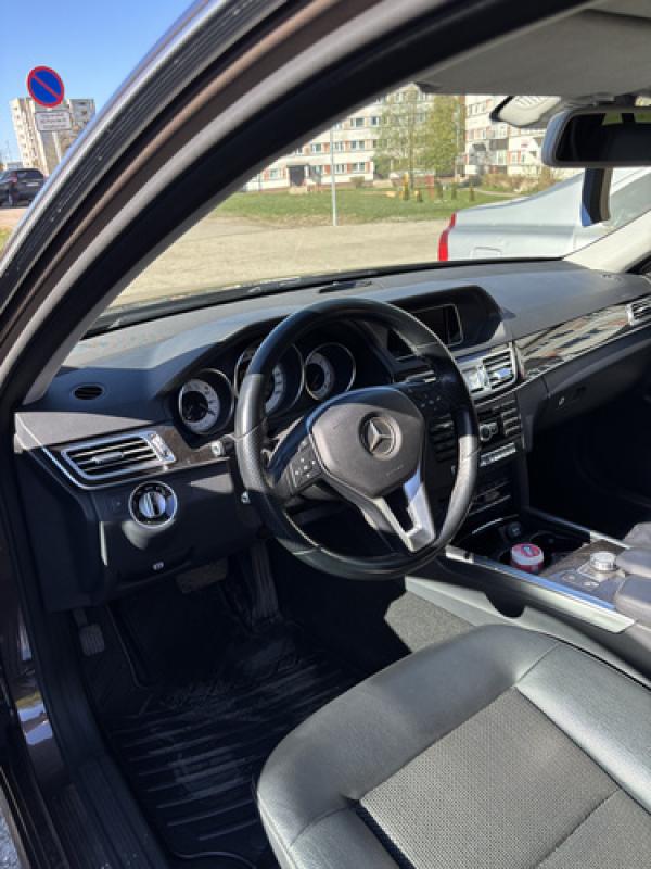 Brown Mercedes-Benz E 350 2014 in Johvi, with an engine capacity of 3.00 L and mileage of 230 thousand km for 15300 €, photo 4 on AUTOMOTO.COM.LV