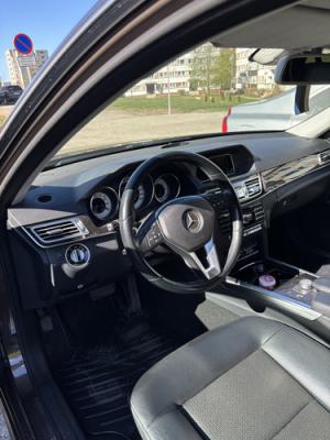 Brown Mercedes-Benz E 350 2014 in Johvi, with an engine capacity of 3.00 L and mileage of 230 thousand km for 15300 €, photo 5 on AUTOMOTO.COM.LV