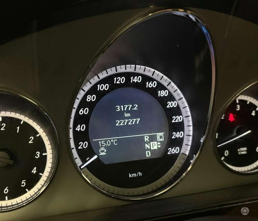 Brūns Mercedes-Benz E 350 2009 Marijampole, ar dzinēja tilpumu 2.99 L un nobraukumu 227 tūkst. km par 7850 €, foto 4 vietnē AUTOMOTO.COM.LV