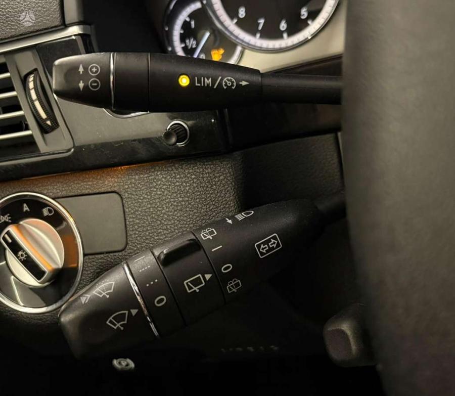 Brūns Mercedes-Benz E 350 2009 Marijampole, ar dzinēja tilpumu 2.99 L un nobraukumu 227 tūkst. km par 7850 €, foto 13 vietnē AUTOMOTO.COM.LV