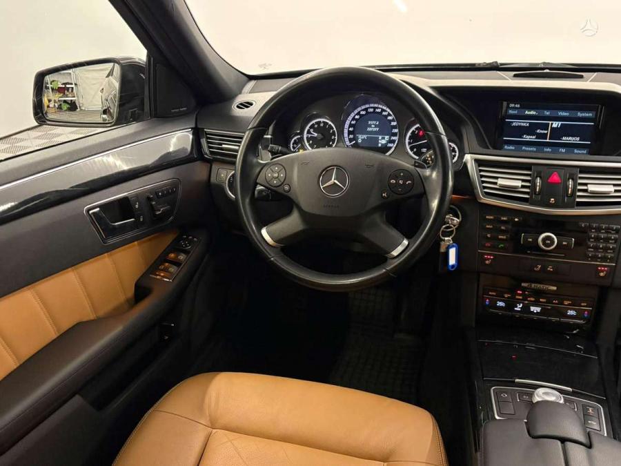 Brūns Mercedes-Benz E 350 2009 Marijampole, ar dzinēja tilpumu 2.99 L un nobraukumu 227 tūkst. km par 7850 €, foto 22 vietnē AUTOMOTO.COM.LV