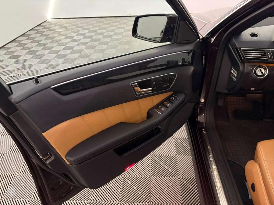 Brūns Mercedes-Benz E 350 2009 Marijampole, ar dzinēja tilpumu 2.99 L un nobraukumu 227 tūkst. km par 7850 €, foto 28 vietnē AUTOMOTO.COM.LV