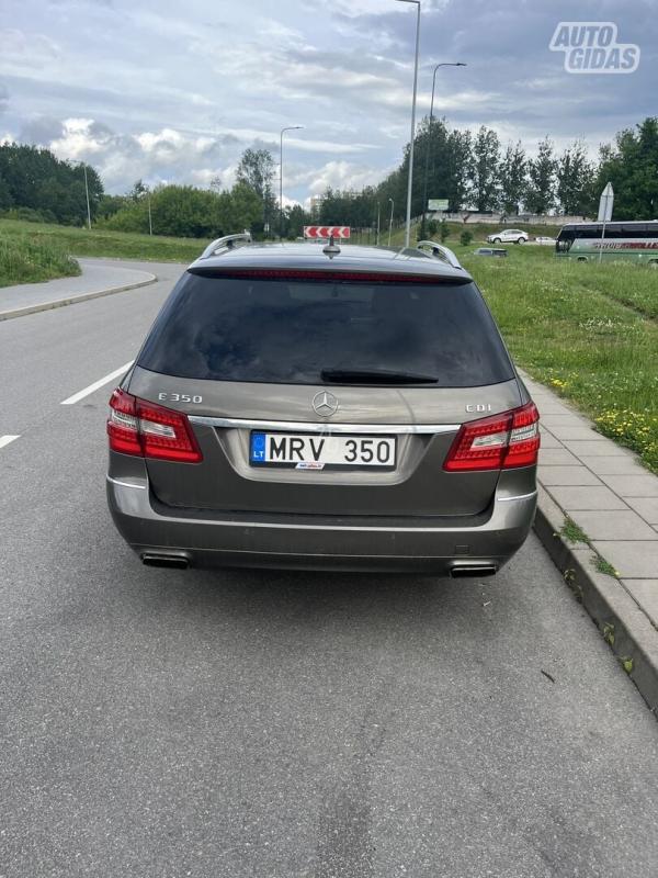 Brown Mercedes-Benz E 350 2011 in Vilnius, with an engine capacity of 3.00 L and mileage of 379 thousand km for 7300 €, photo 4 on AUTOMOTO.COM.LV