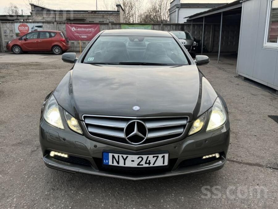 Green Mercedes-Benz E 350 2009 in Daugavpils, with an engine capacity of 3.00 L and mileage of 134 thousand km for 13500 €, photo 1 on AUTOMOTO.COM.LV