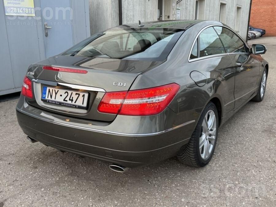 Green Mercedes-Benz E 350 2009 in Daugavpils, with an engine capacity of 3.00 L and mileage of 134 thousand km for 13500 €, photo 5 on AUTOMOTO.COM.LV
