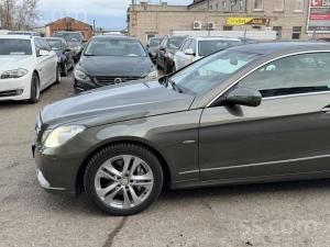 Green Mercedes-Benz E 350 2009 in Daugavpils, with an engine capacity of 3.00 L and mileage of 134 thousand km for 13500 €, photo 8 on AUTOMOTO.COM.LV