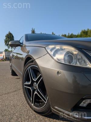 Green Mercedes-Benz E 350 2009 in Riga, with an engine capacity of 3.00 L and mileage of 363 thousand km for 9000 €, photo 3 on AUTOMOTO.COM.LV