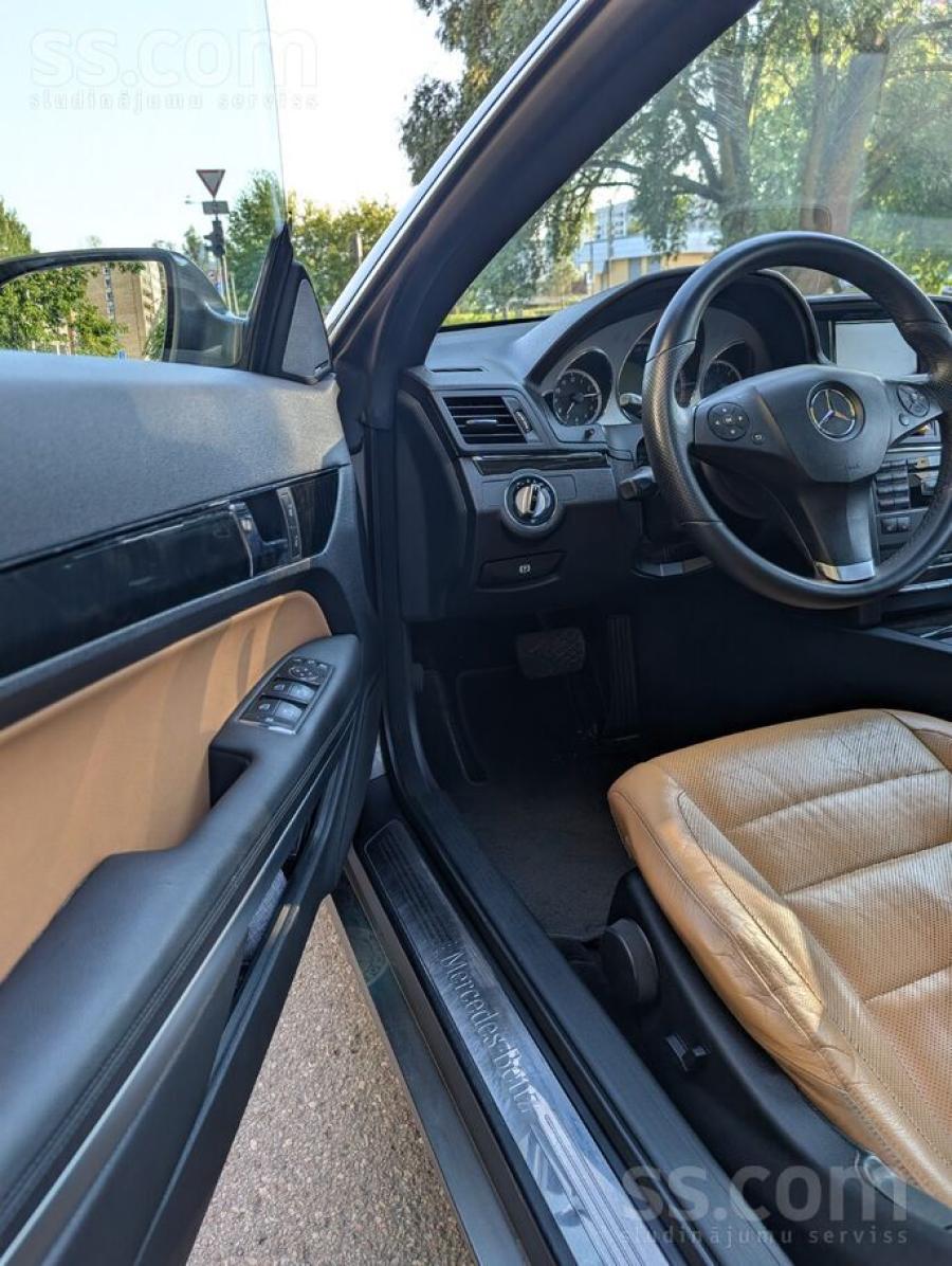 Green Mercedes-Benz E 350 2009 in Riga, with an engine capacity of 3.00 L and mileage of 363 thousand km for 9000 €, photo 10 on AUTOMOTO.COM.LV