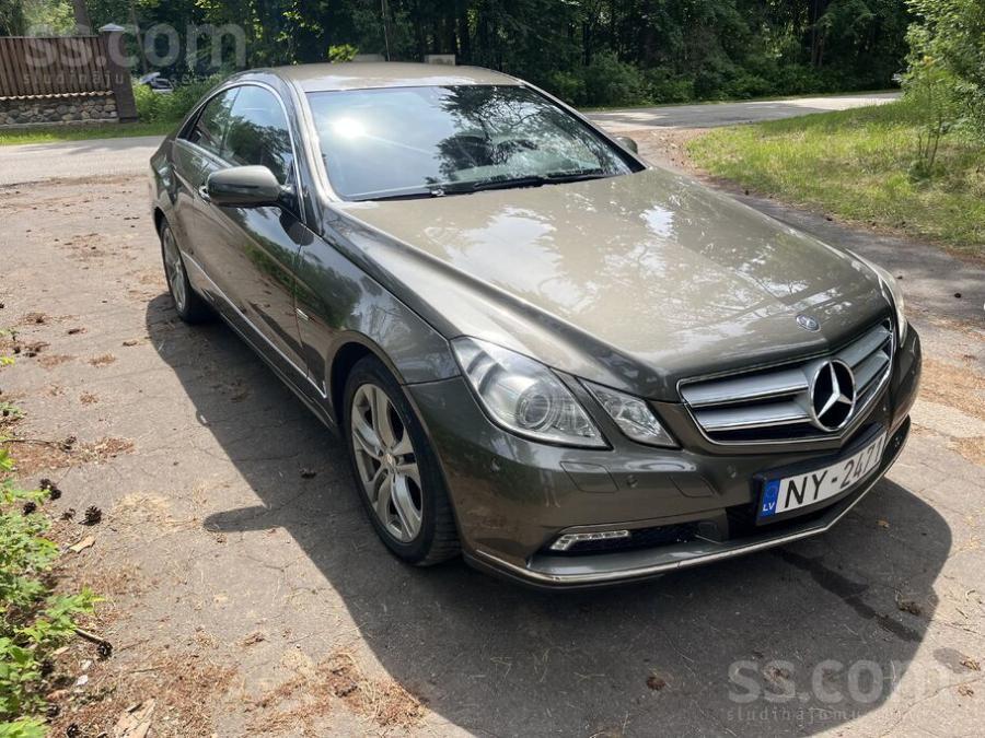 Green Mercedes-Benz E 350 2009 in Daugavpils, with an engine capacity of 3.00 L and mileage of 139 thousand km for 11000 €, photo 3 on AUTOMOTO.COM.LV