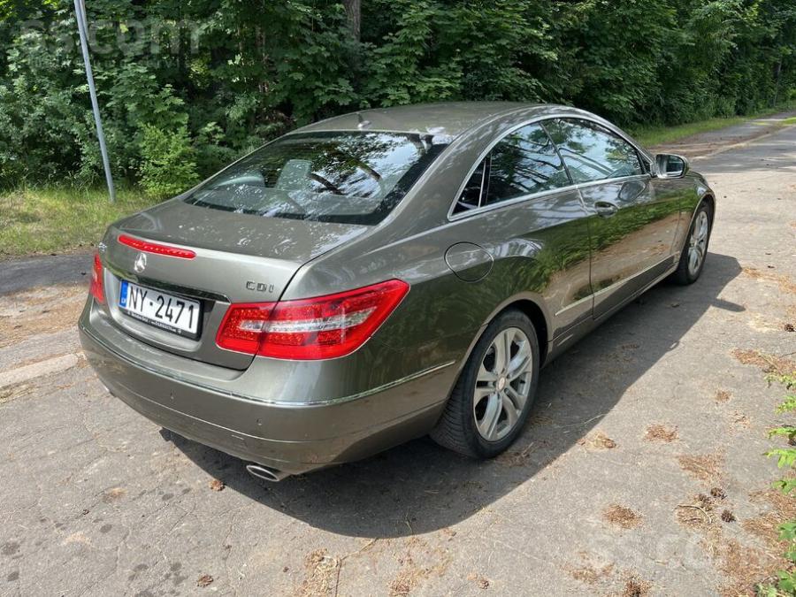 Green Mercedes-Benz E 350 2009 in Daugavpils, with an engine capacity of 3.00 L and mileage of 139 thousand km for 11000 €, photo 5 on AUTOMOTO.COM.LV