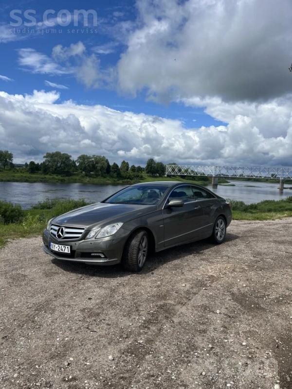 Мерседес E 350 2009 в Даугавпилс на AUTOMOTO.COM.LV Зеленый Мерседес E 350 2009 в Даугавпилс, объемом двигателя 3.00 л и пробегом 139 тыс. км за 11200 €, фото 1 на AUTOMOTO.COM.LV