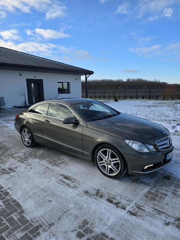 Zaļš Mercedes-Benz E 350 2010 Viļņa, ar dzinēja tilpumu 3.00 L un nobraukumu 399 tūkst. km par 8500 €, foto 2 vietnē AUTOMOTO.COM.LV