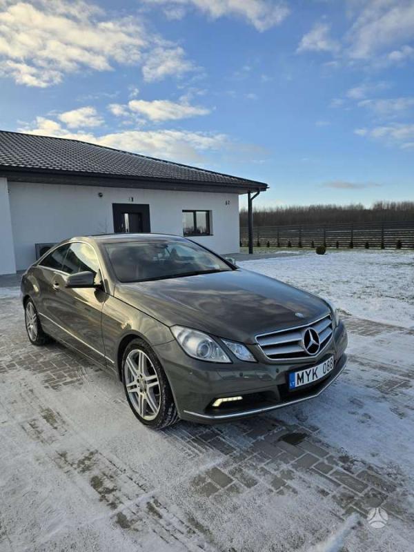 Zaļš Mercedes-Benz E 350 2010 Viļņa, ar dzinēja tilpumu 3.00 L un nobraukumu 399 tūkst. km par 8500 €, foto 3 vietnē AUTOMOTO.COM.LV