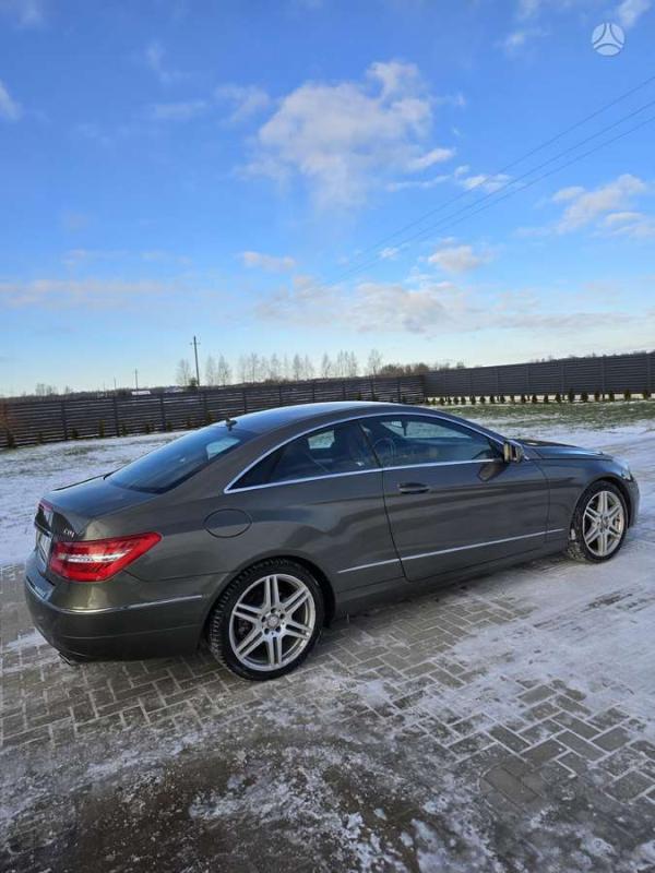 Zaļš Mercedes-Benz E 350 2010 Viļņa, ar dzinēja tilpumu 3.00 L un nobraukumu 399 tūkst. km par 8500 €, foto 5 vietnē AUTOMOTO.COM.LV